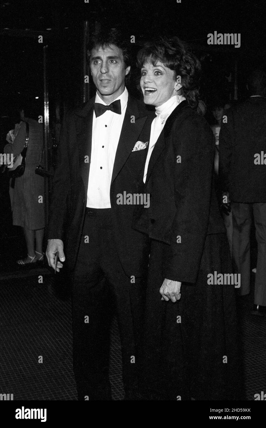 Valerie harper tony cacciotti hi-res stock photography and images - Alamy