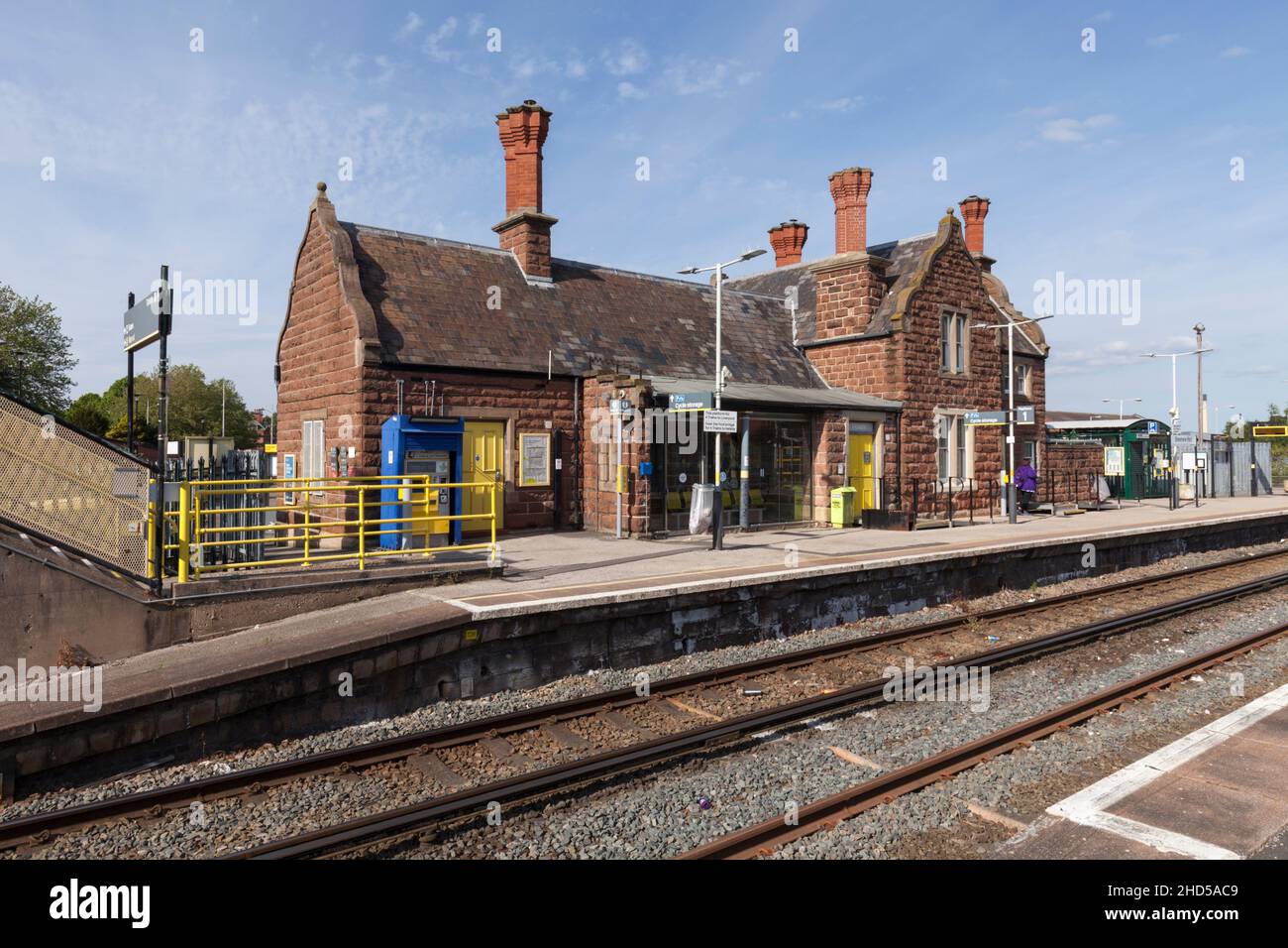 08/06/2021 Ellesmere Port railway station building Stock Photo - Alamy