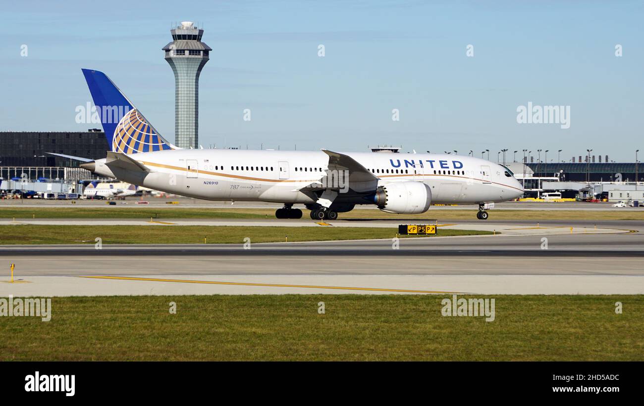 United Airlines Boeing 787 Dreamliner on the runway after landing at ...