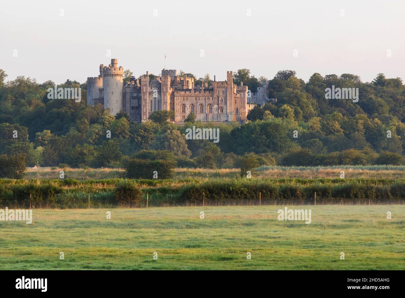 Early medieval castles hi-res stock photography and images - Alamy