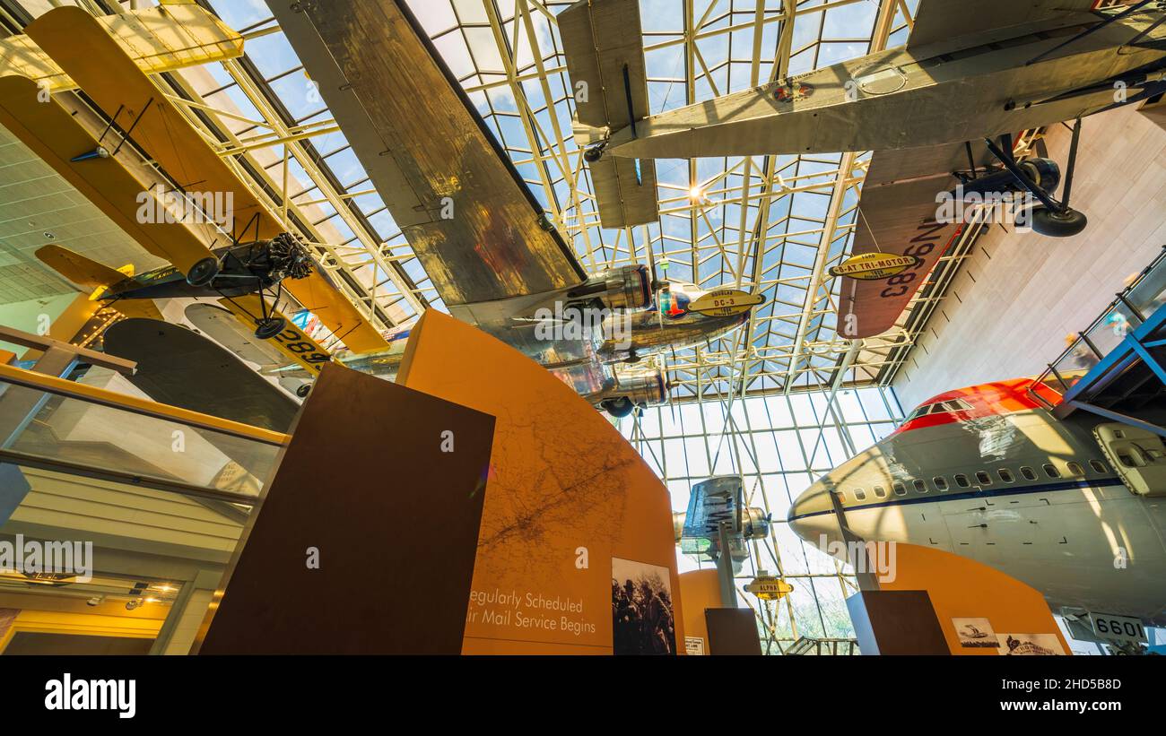Airplane display at the Smithsonian National Air and Space Museum ...