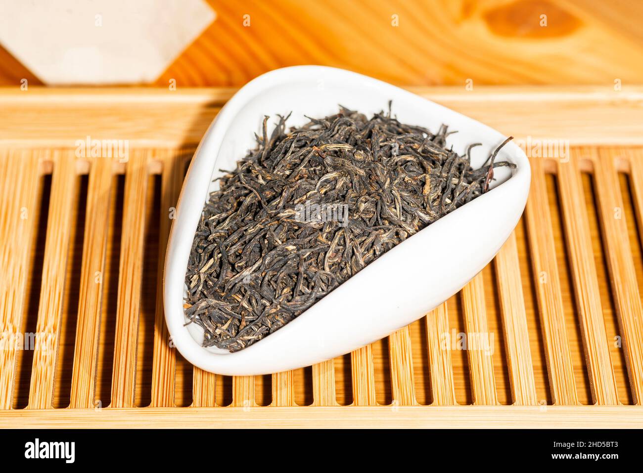 Chinese classic red tea Fengqing Dian Hong in tea presentation vessel ...