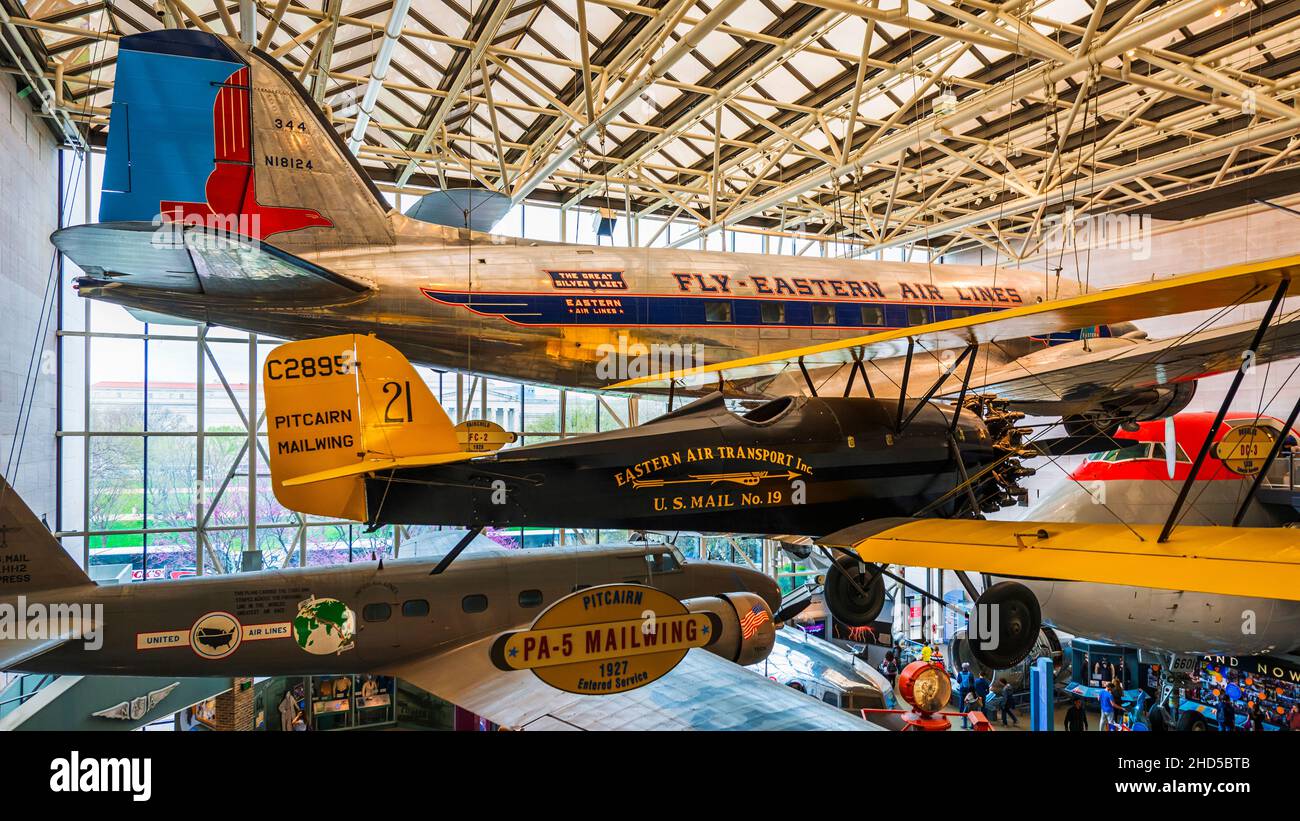 Airplane display at the Smithsonian National Air and Space Museum ...