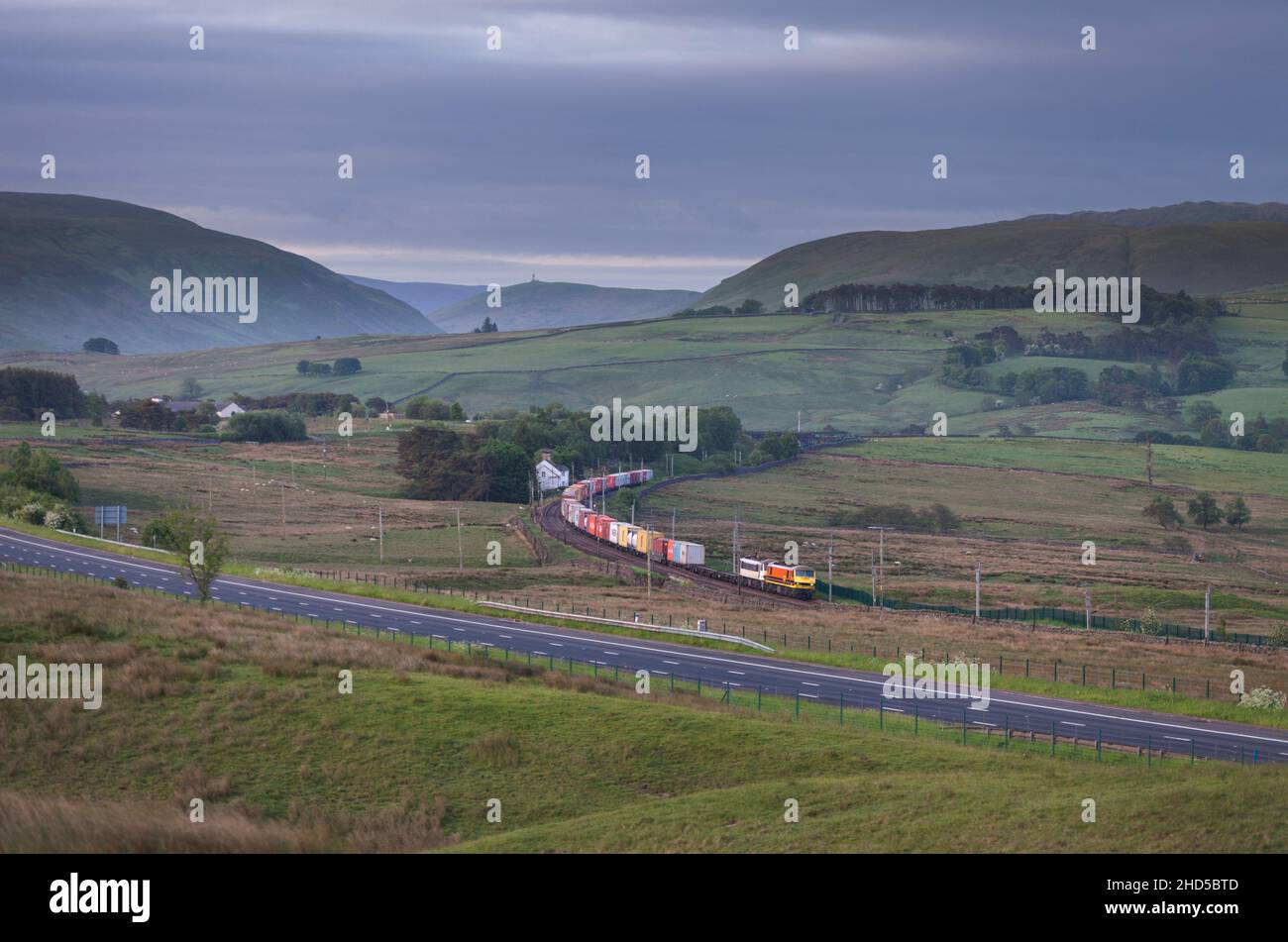 Freightliner class 90 electric locomotives double heading a intermodal ...