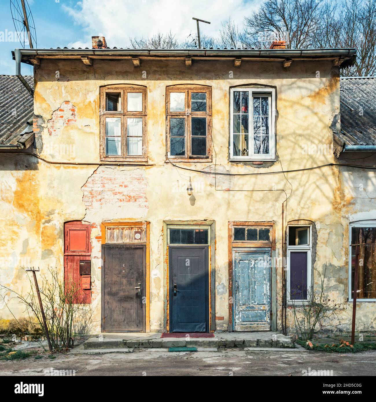 Old two story house hi-res stock photography and images - Alamy