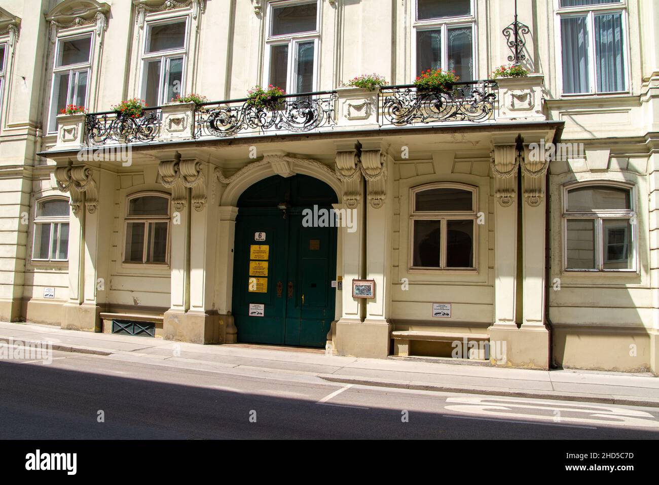 Hungarian embassy vienna hi-res stock photography and images - Alamy