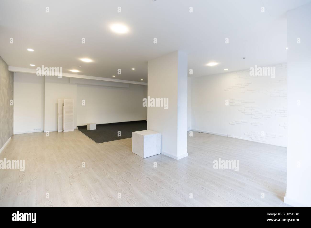 Bright empty office interior, white large office space Stock Photo - Alamy