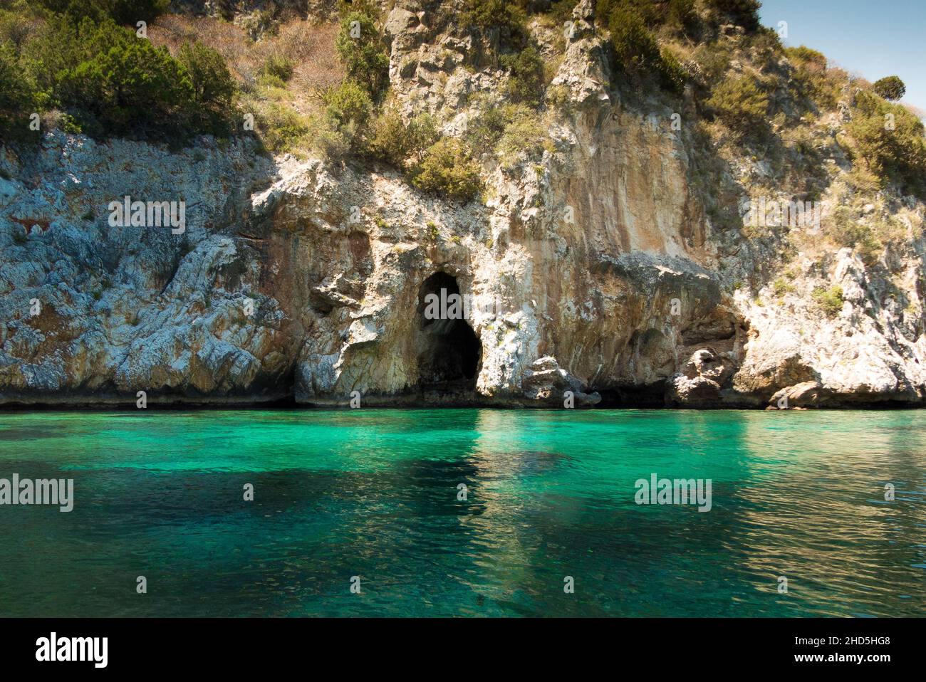 Cliff with hole hi-res stock photography and images - Alamy