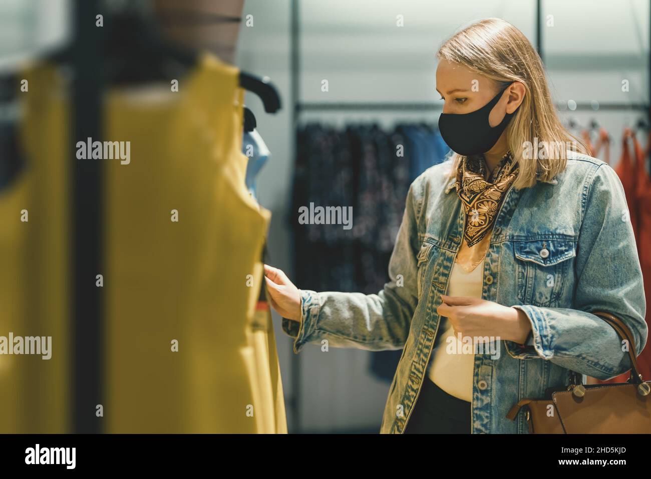 Girl in medical mask choosing hi-res stock photography and images - Alamy