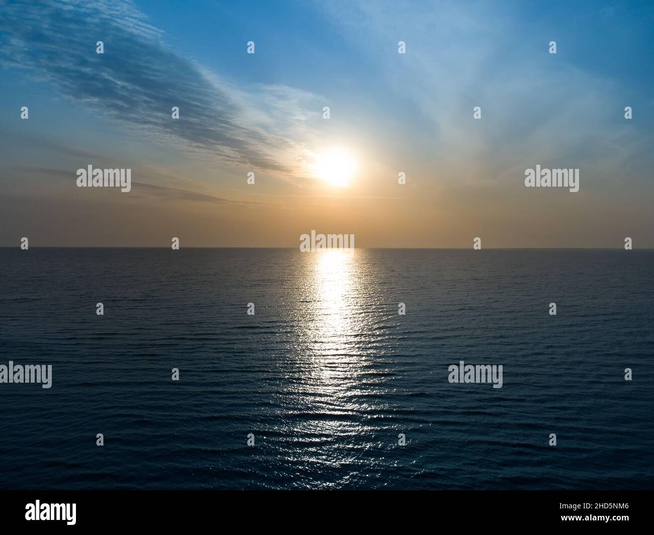Horizon over water nature hi-res stock photography and images - Alamy