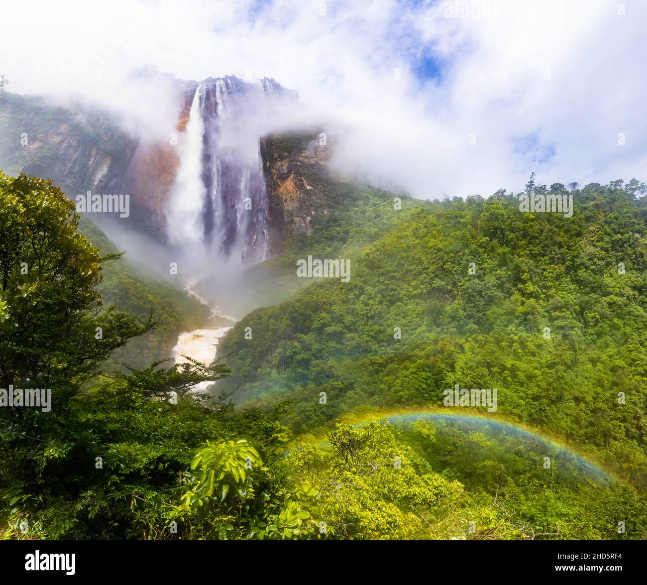 Scenic view of world's highest waterfall Angel Fall in Canaima ...