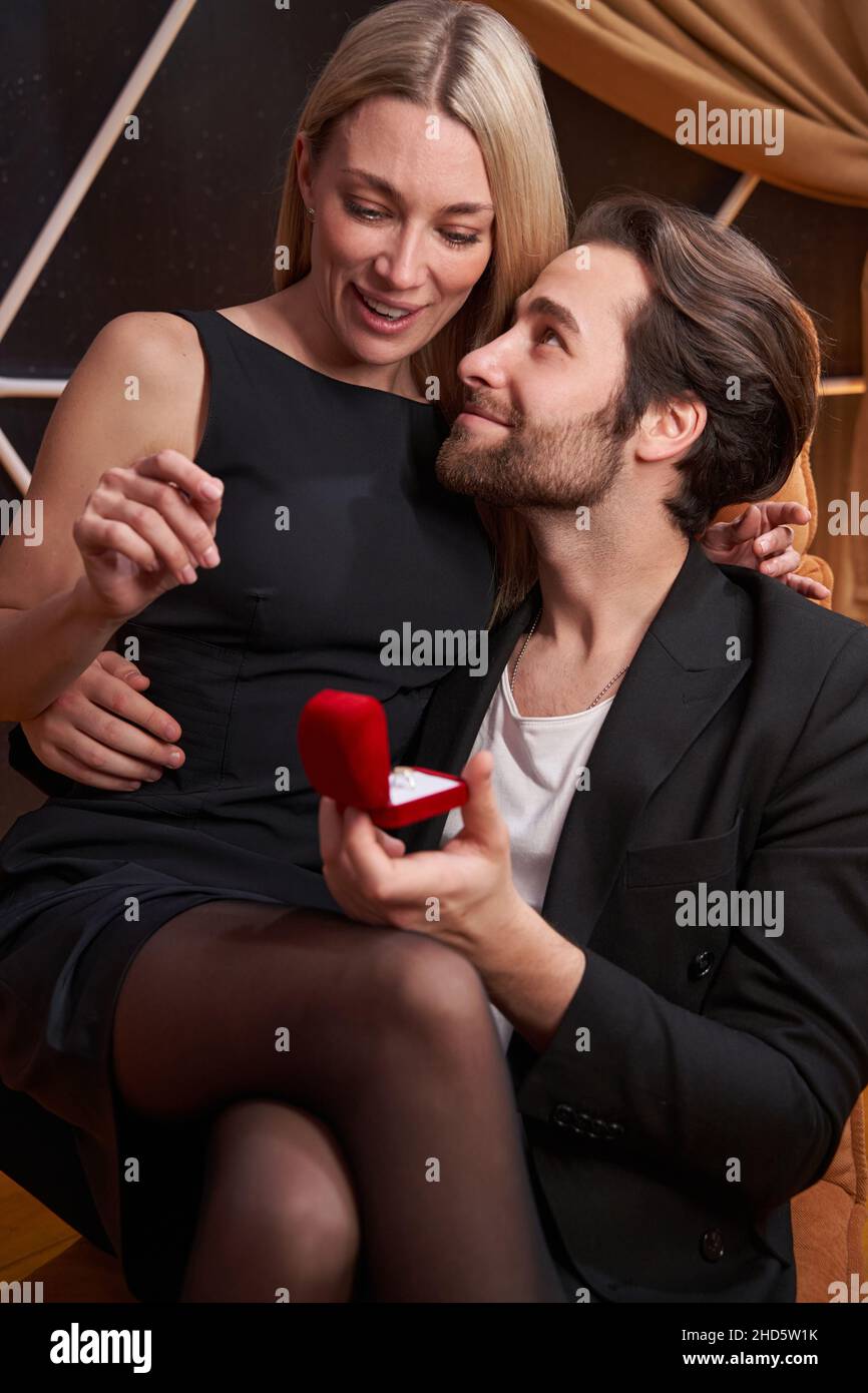 Man making marriage proposal woman hi-res stock photography and images ...