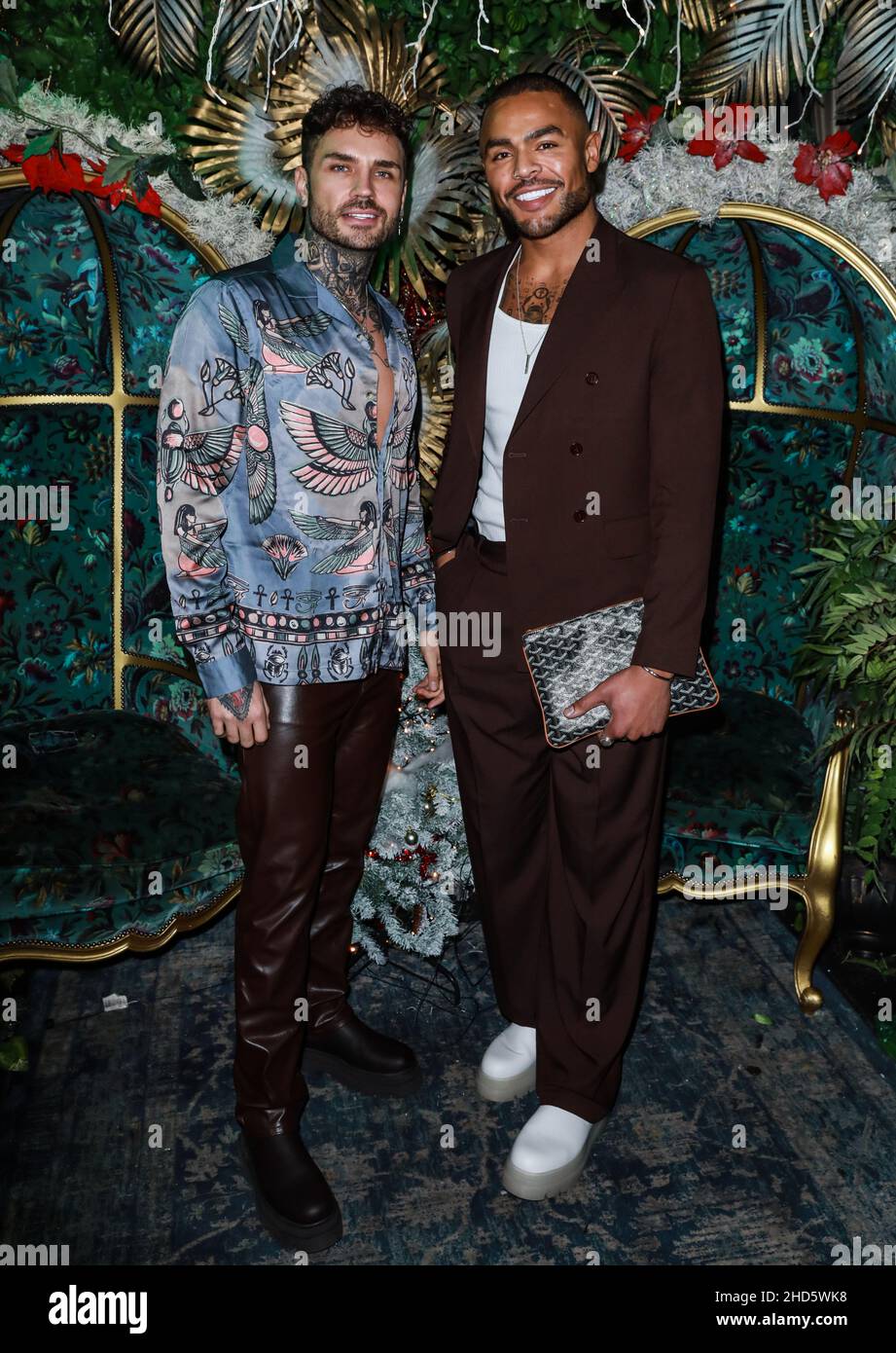 London, UK. 31st Dec, 2021. Declan Doyle and Nathan Henry arrive at the ...