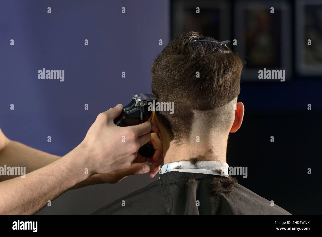 Person getting haircut hi-res stock photography and images - Alamy