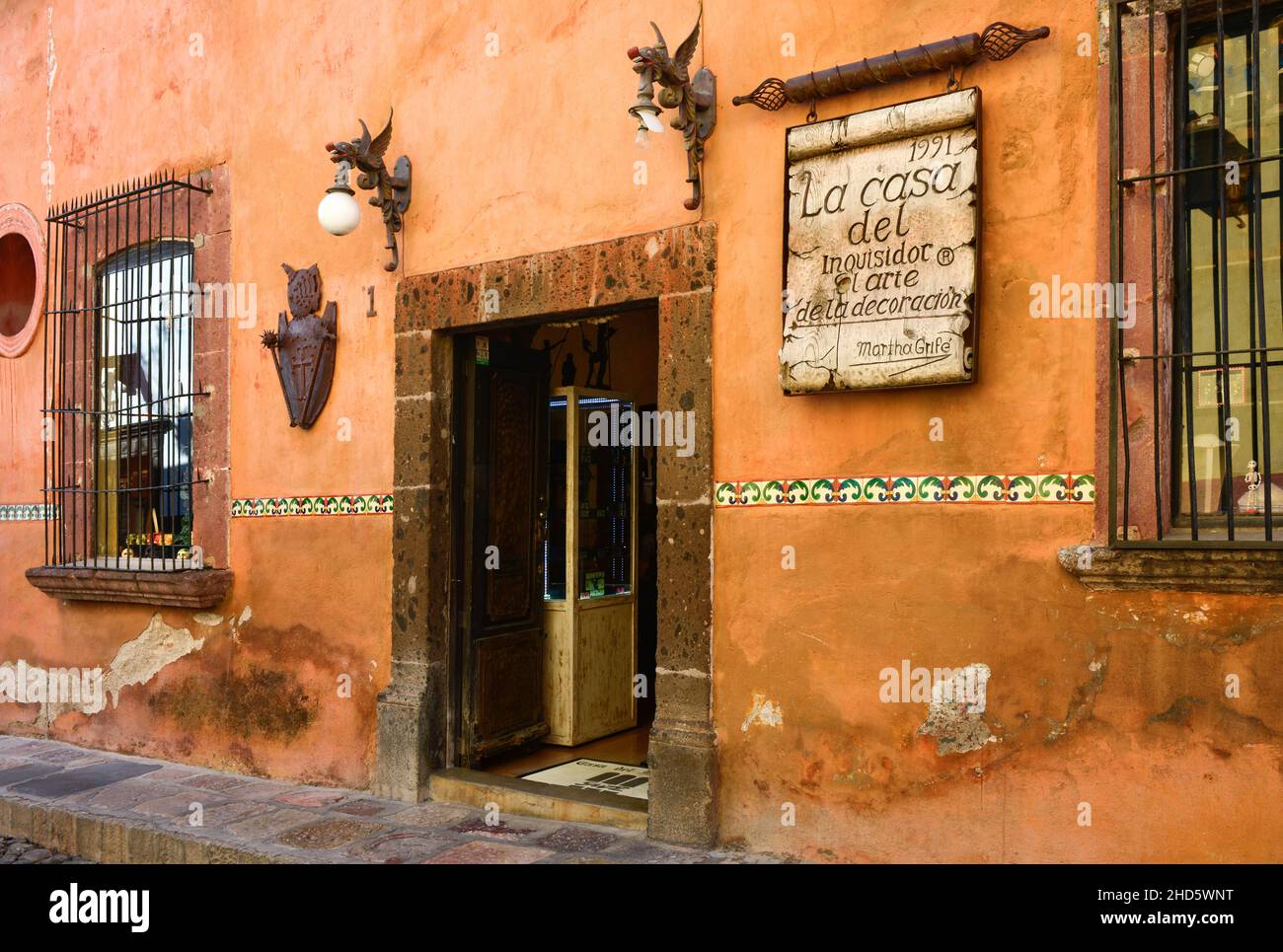 Curated setting hi-res stock photography and images - Alamy