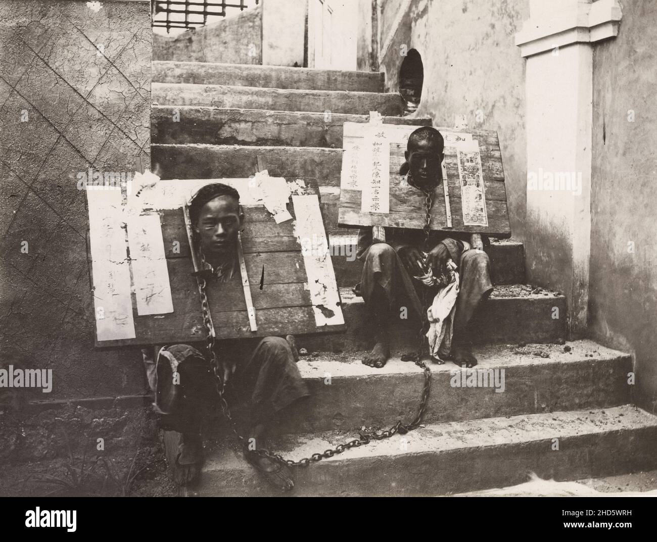 Vintage 19th century photograph: Chinese prisoners, convicts in the ...