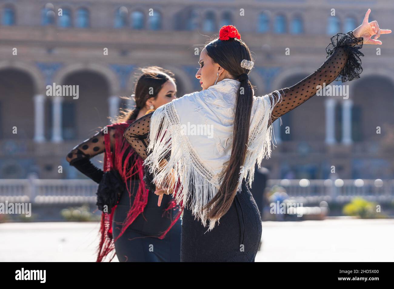 Dancing back to back hi-res stock photography and images - Alamy
