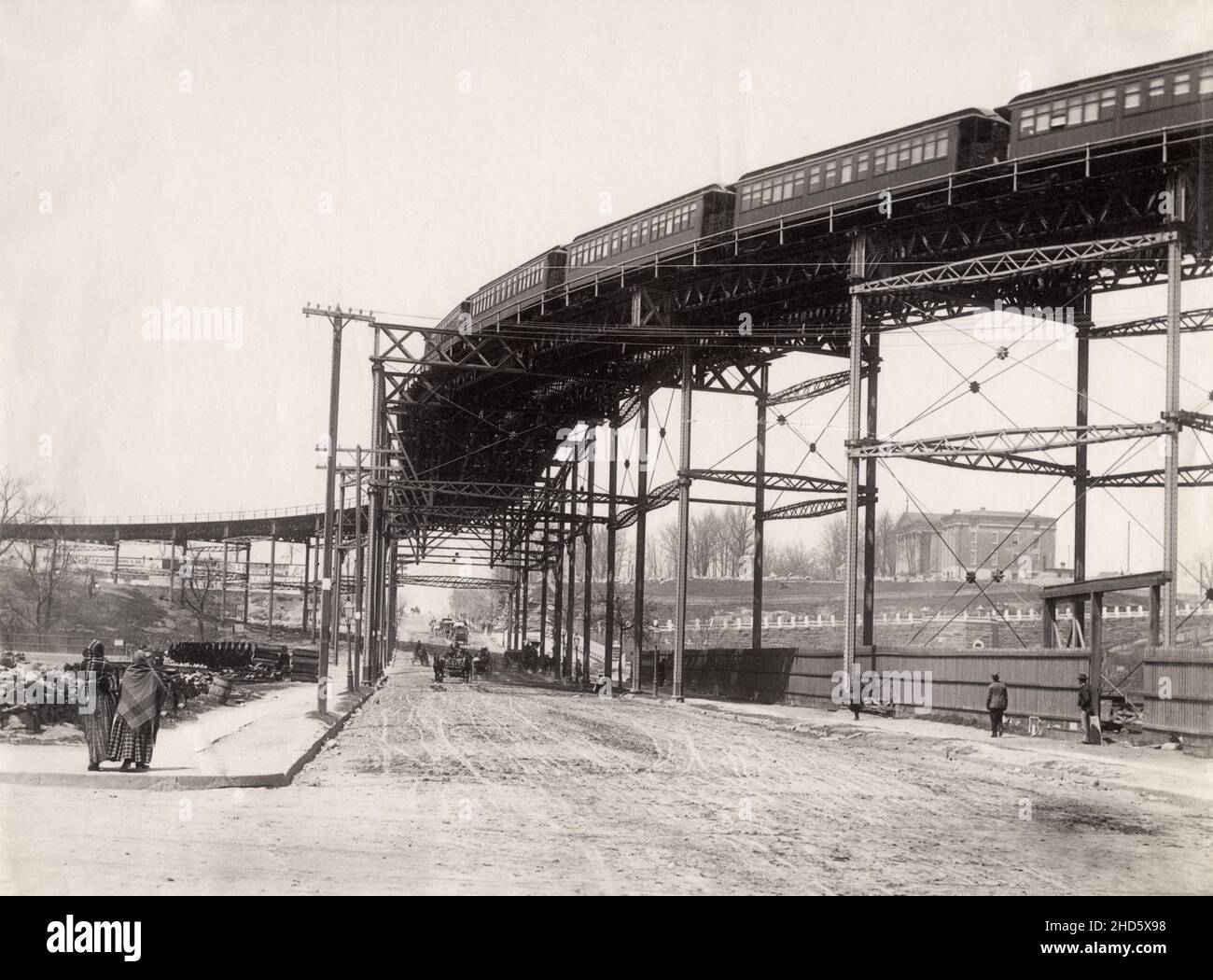 Vintage late 19th century photograph: El- train, elevated railroad ...