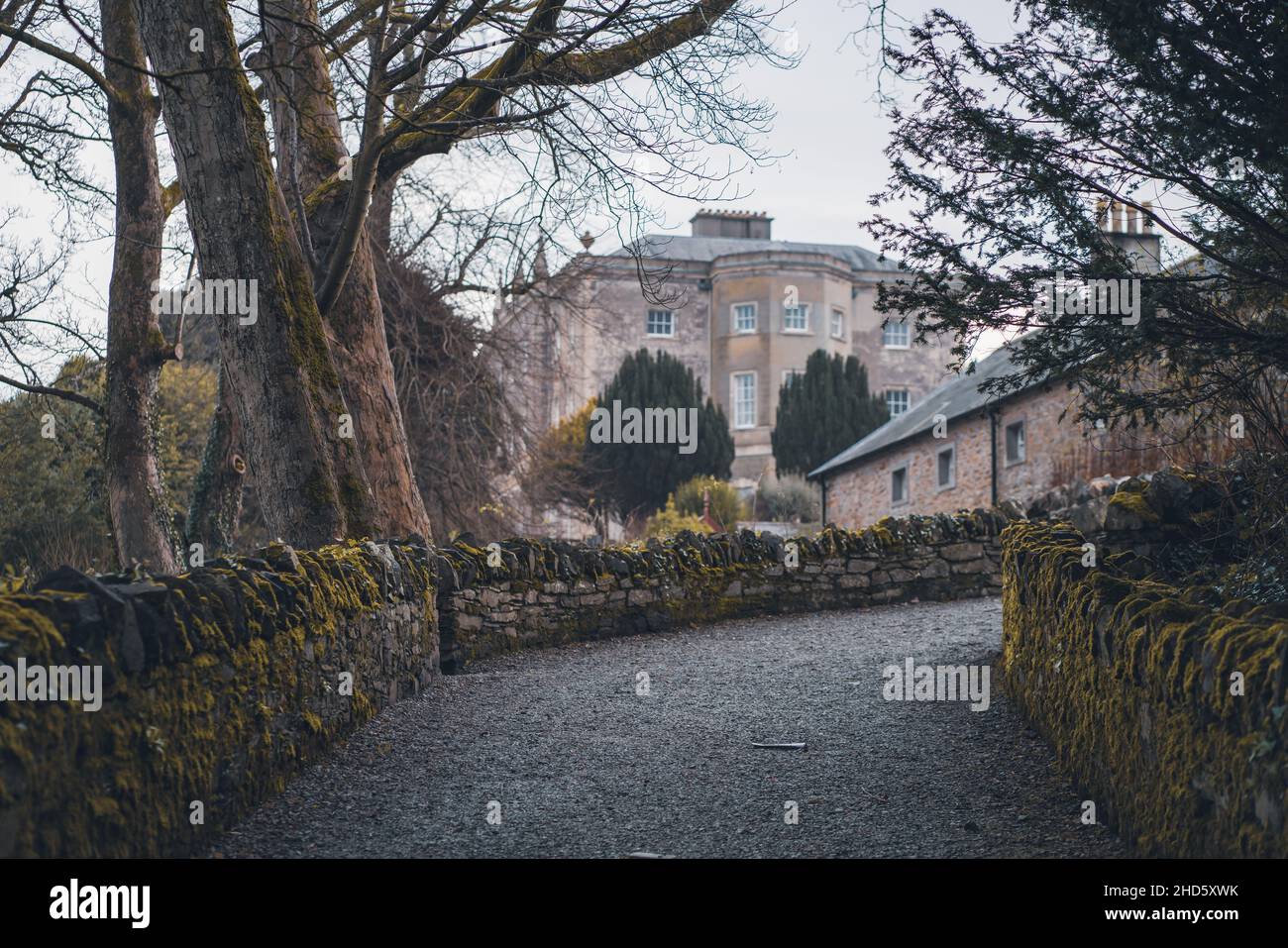 Road to a stone countryside house Stock Photo - Alamy