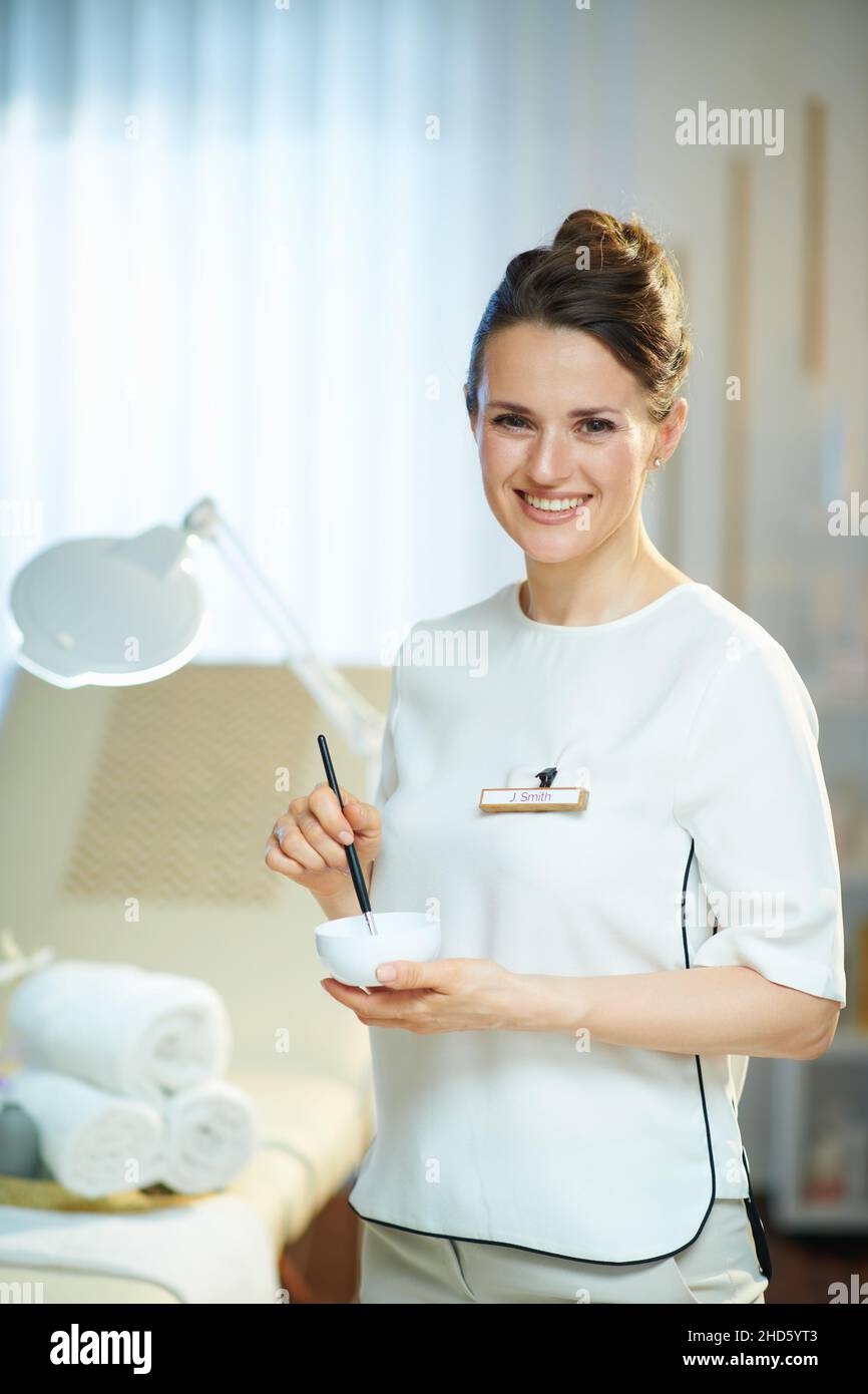 Beauty procedure woman working hi-res stock photography and images - Alamy