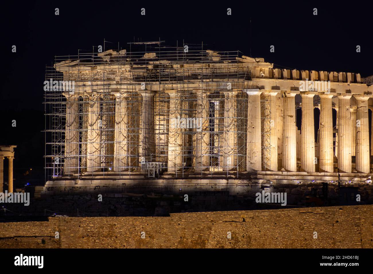 Beautiful night view of the Parthenon and the Acropolis, Athens, Greece ...