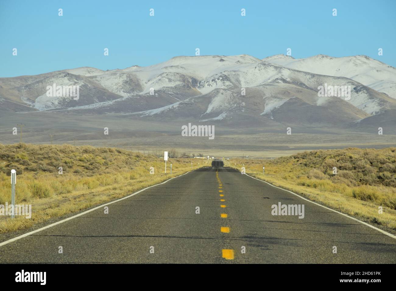 The spectacular landscape of the Great Basin Desert on route 140 south ...
