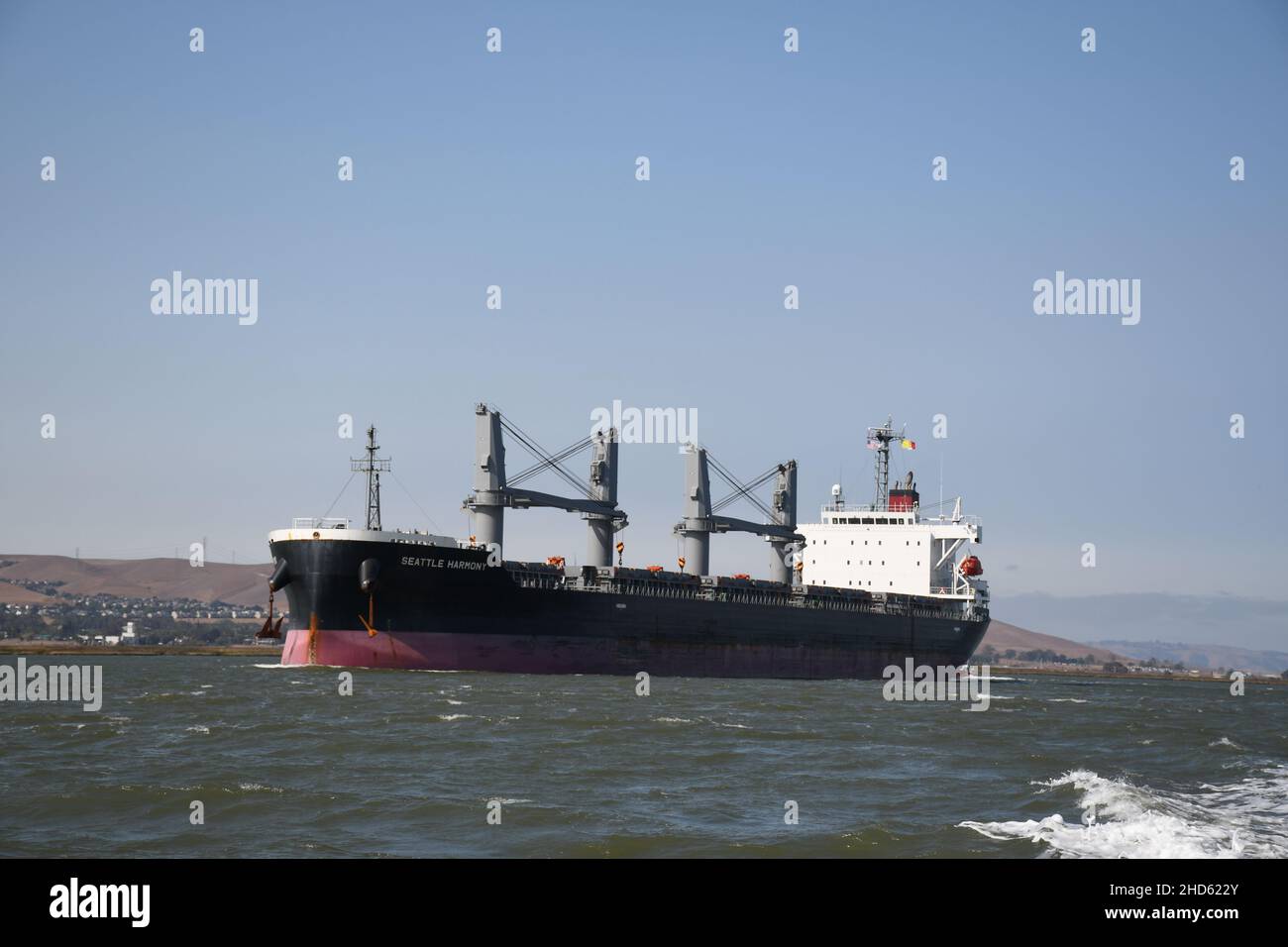 Bulk freighter Seattle Harmony. Commercial freight and container ships ...