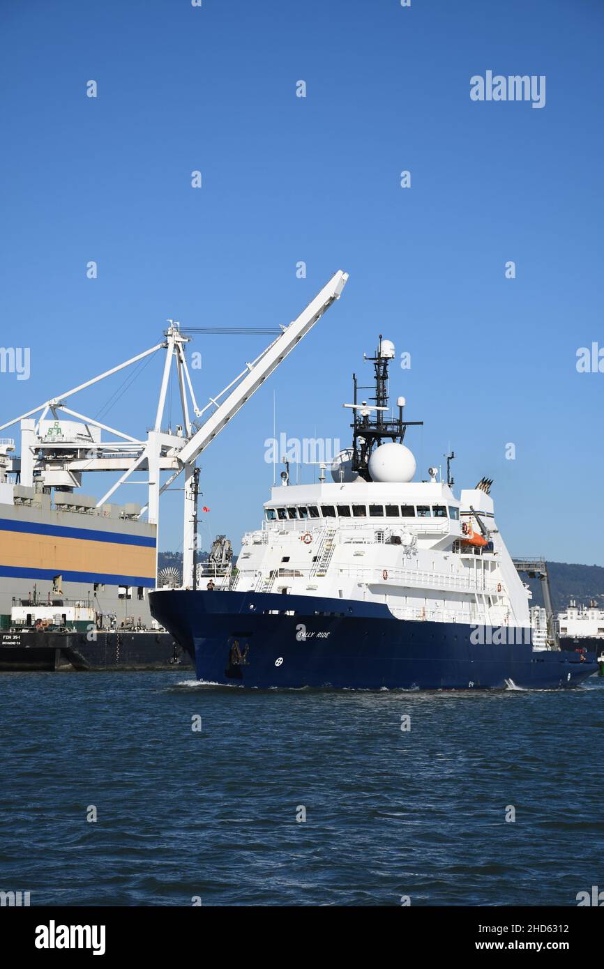 Auxiliary general oceanographic hi-res stock photography and images - Alamy