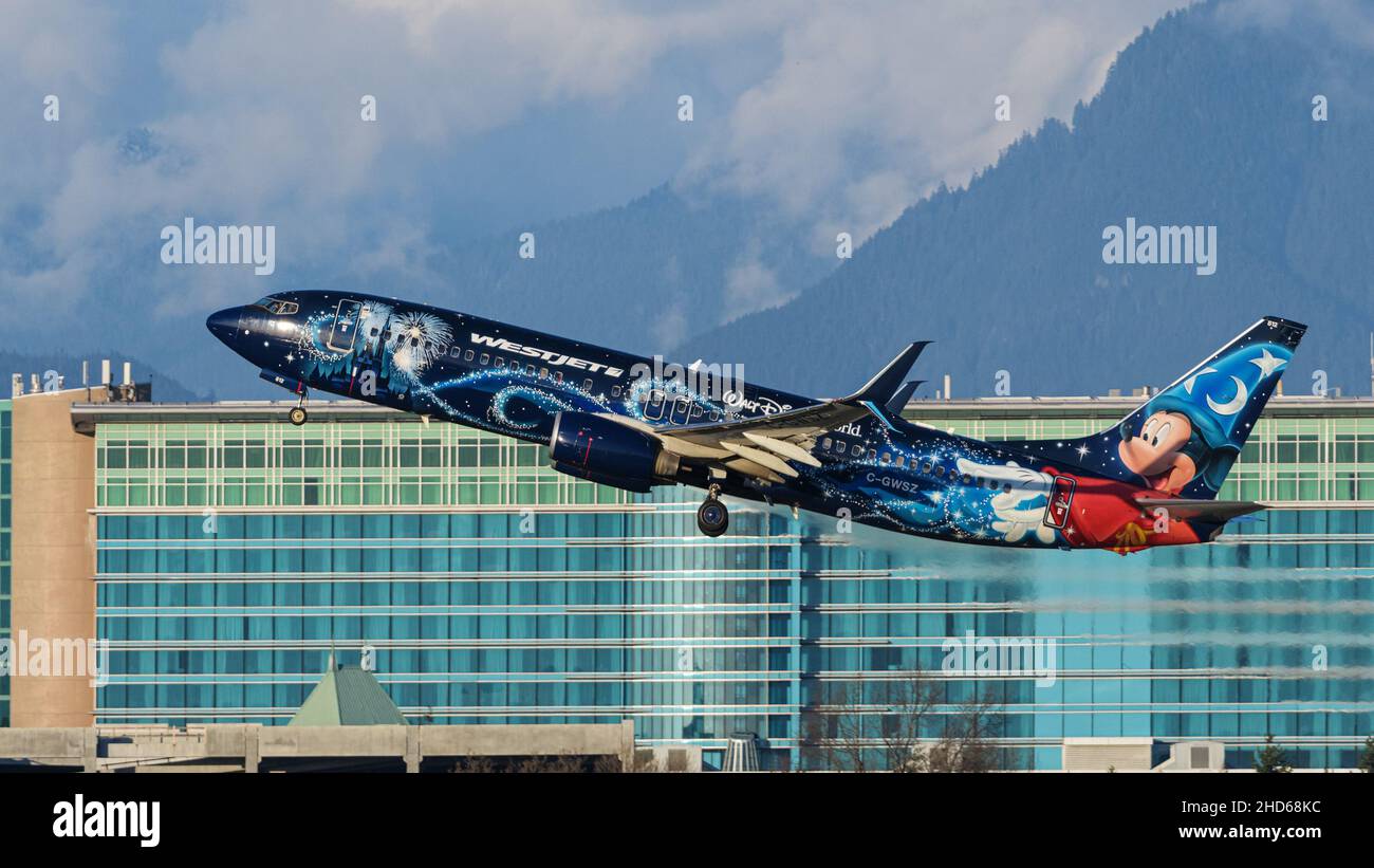 Richmond, British Columbia, Canada. 2nd Dec, 2021. A WestJet Boeing 737 ...