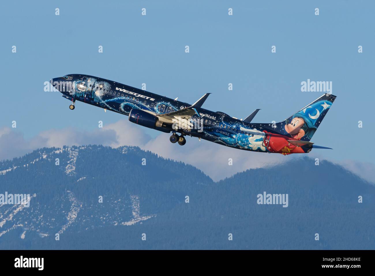 Richmond, British Columbia, Canada. 2nd Dec, 2021. A WestJet Boeing 737 ...