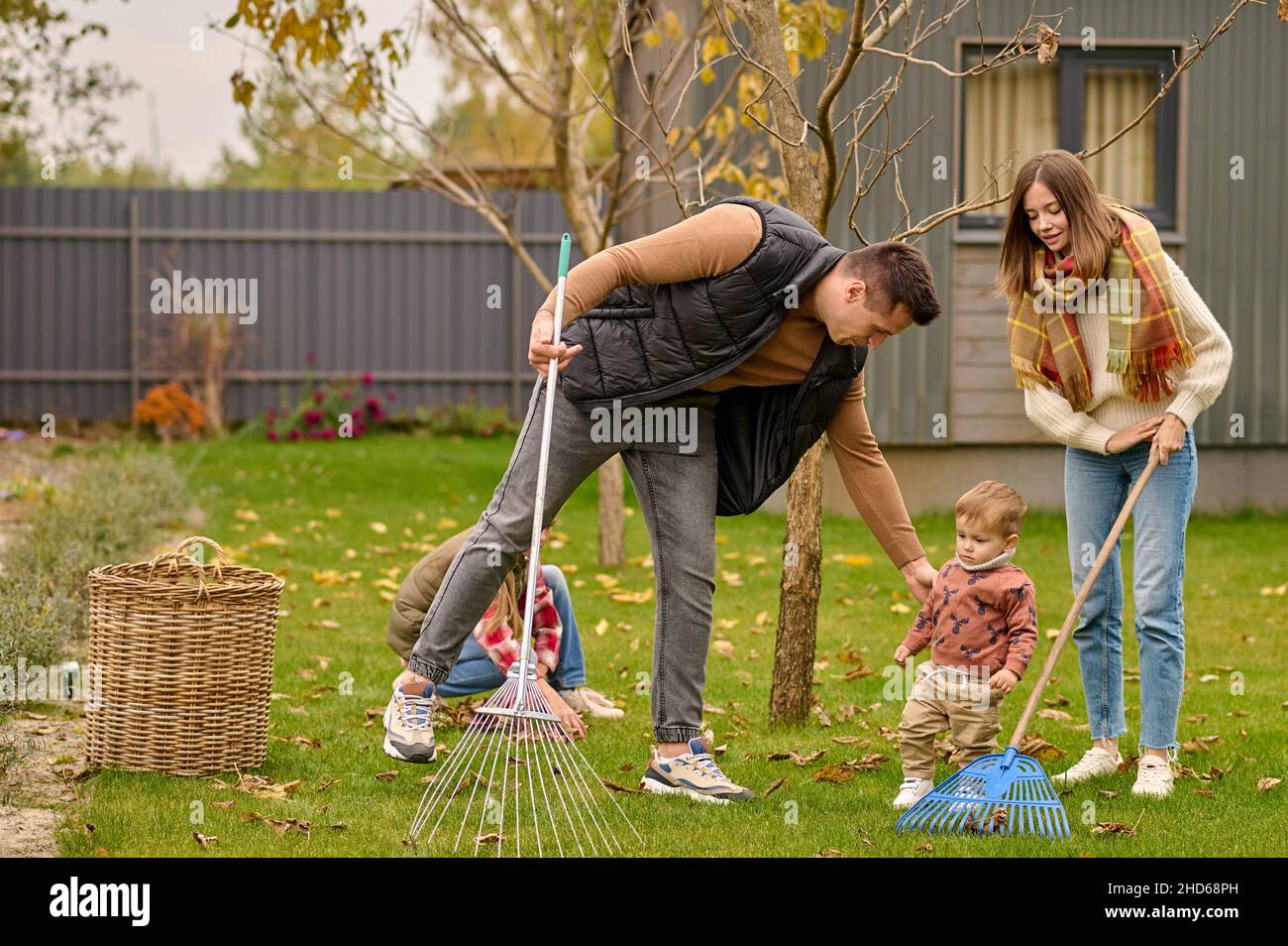 Family cleaning garden hi-res stock photography and images - Alamy