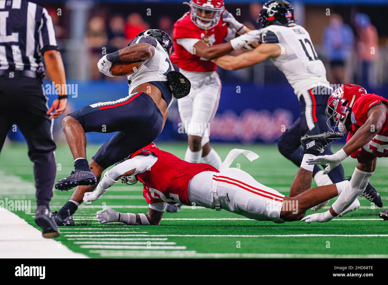 Alabama Crimson Tide safety DeMarcco Hellams (2) makes a tackle in the ...