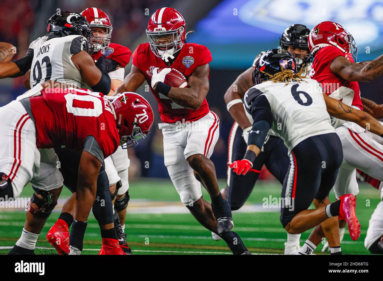 Alabama Crimson Tide running back Brian Robinson Jr. (4) carries the ...