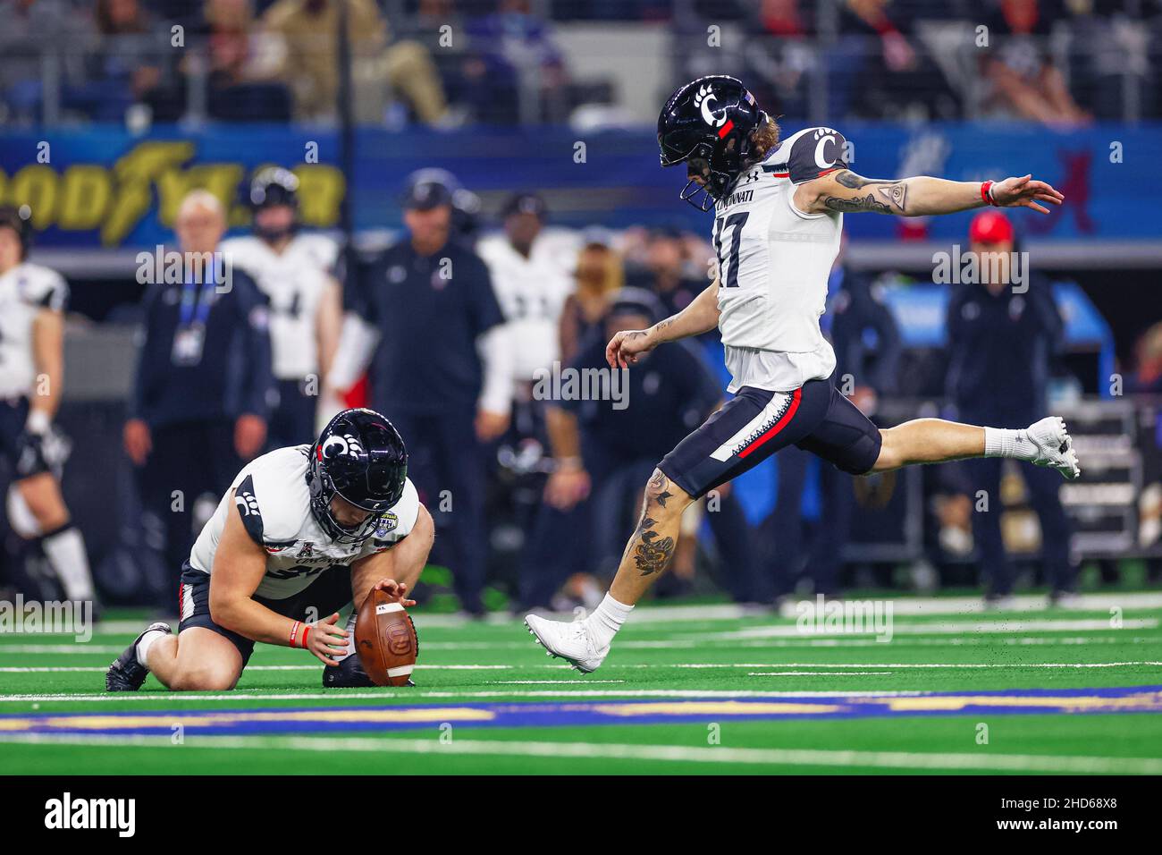 College football semifinal hi-res stock photography and images - Alamy