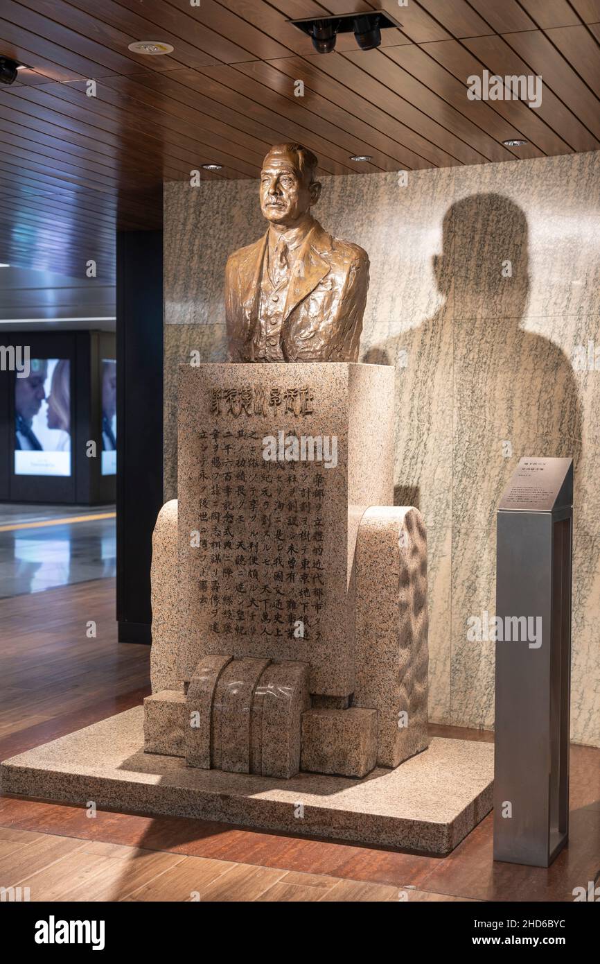 Statue of Hayakawa Noritsugu (1881–1942) ,by Asakura Fumio,Ginza ...