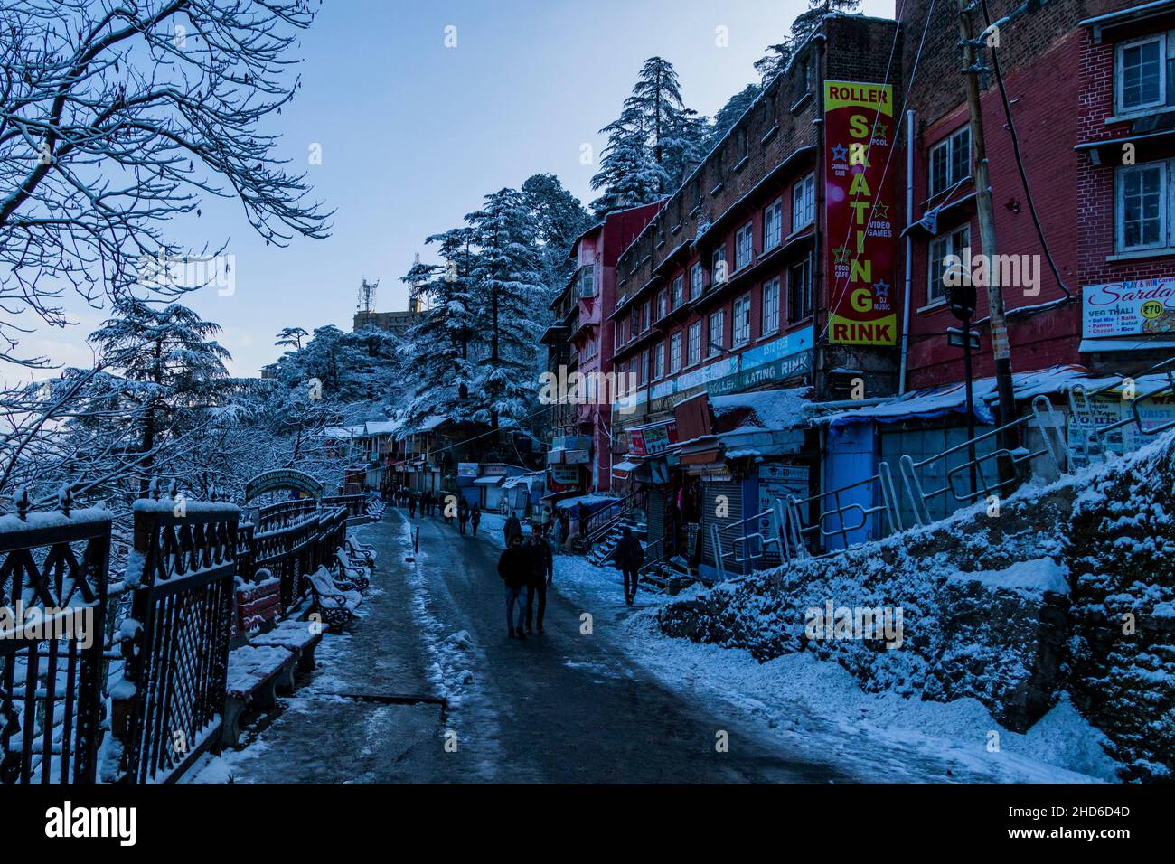 Shimla skyline hi-res stock photography and images - Alamy