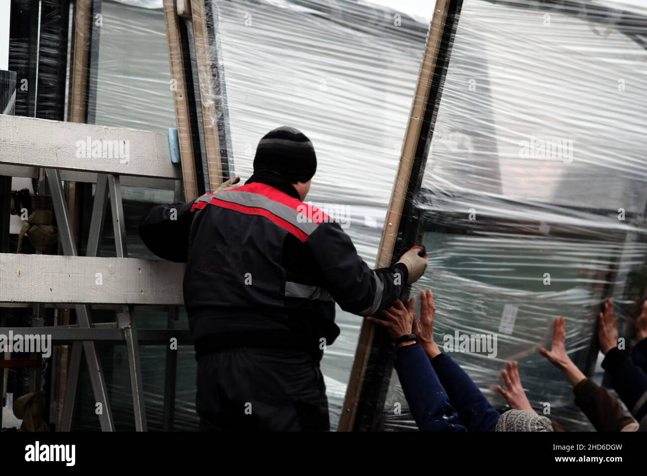 Truck offloading hi-res stock photography and images - Alamy