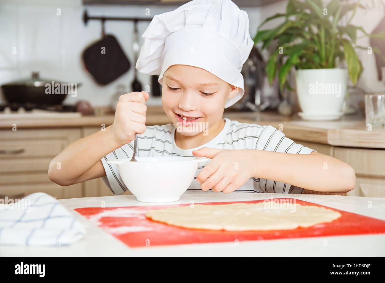 Cooks helper hi-res stock photography and images - Alamy