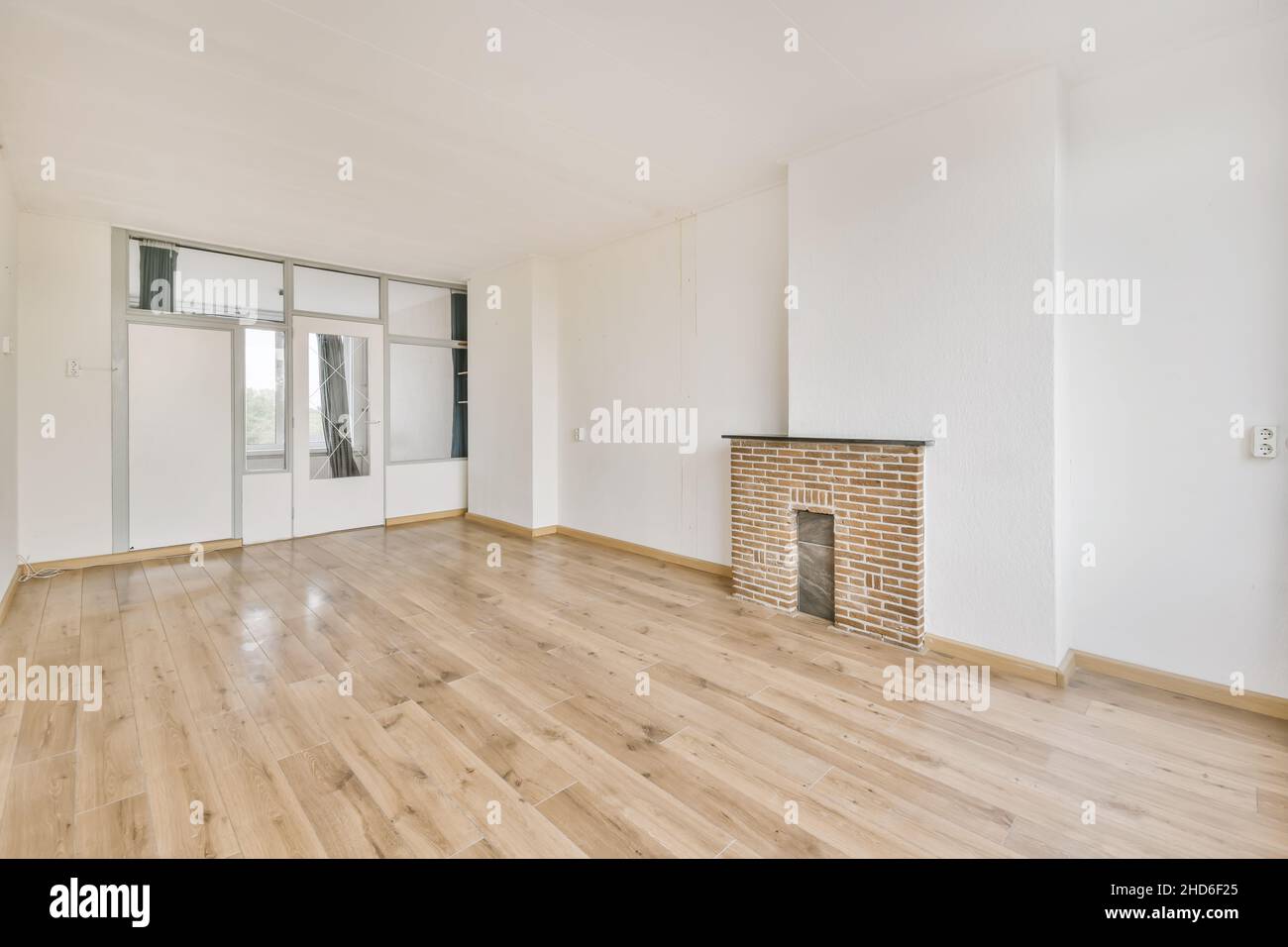 Luxurious empty room with door and parquet floor Stock Photo - Alamy