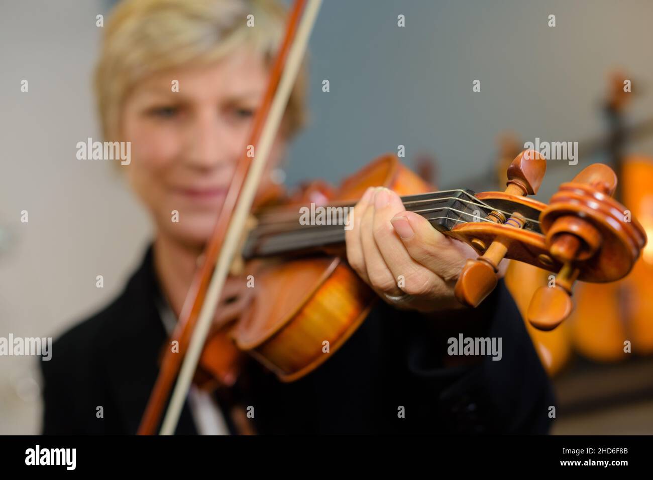 Lady musician playing violin solo hi-res stock photography and images ...