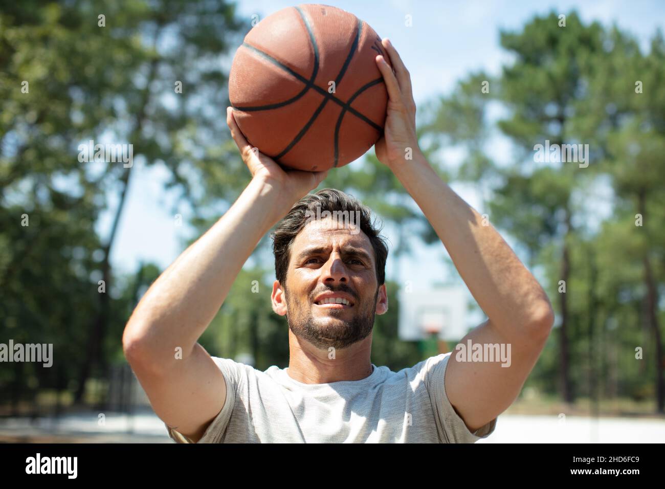 portrait of a basketball player taking a jump shot Stock Photo - Alamy