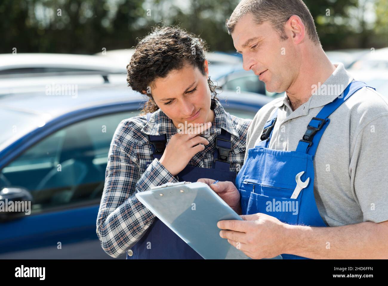 Breakdown assistant hi-res stock photography and images - Alamy