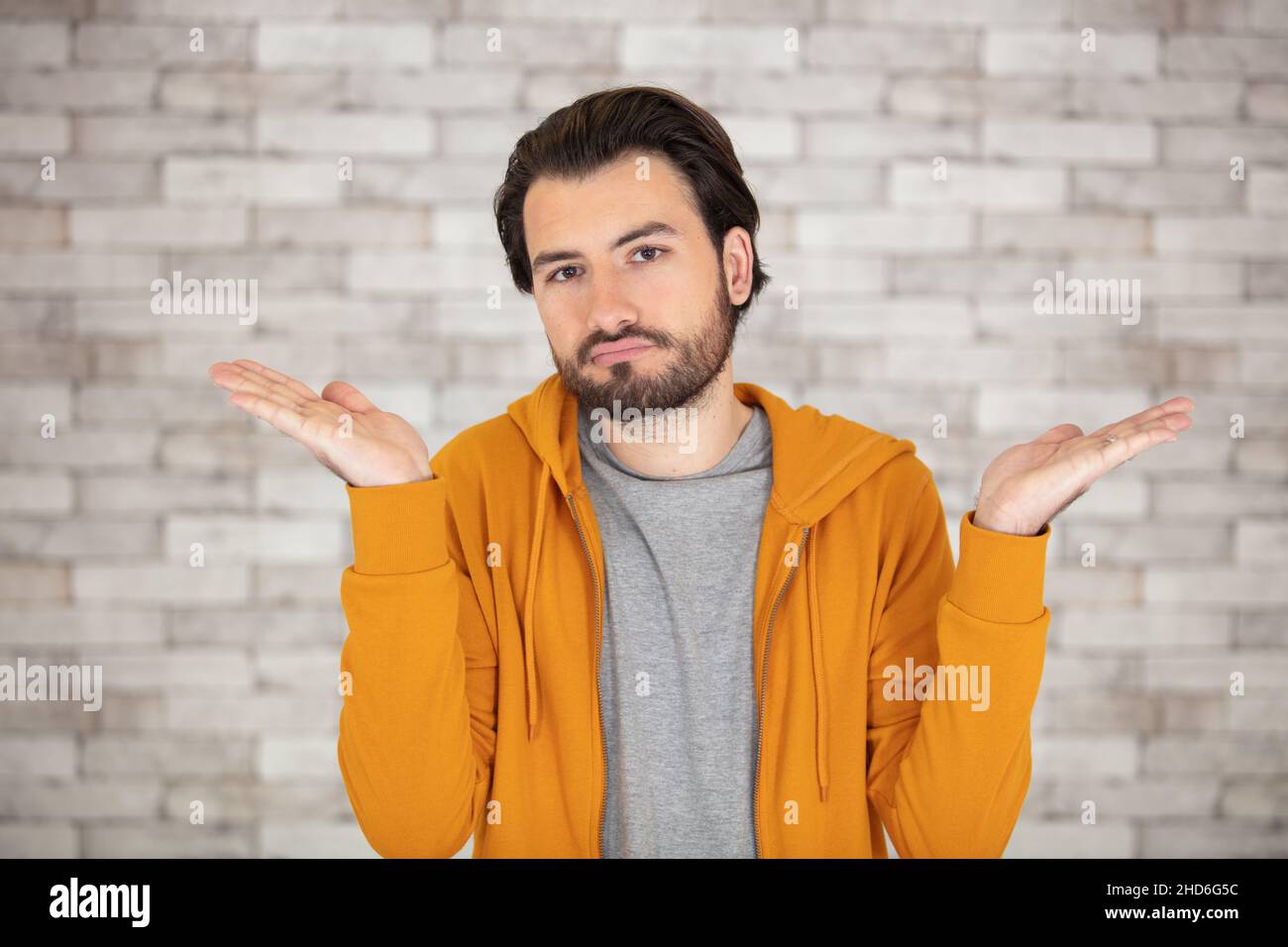 Clueless man hi-res stock photography and images - Alamy