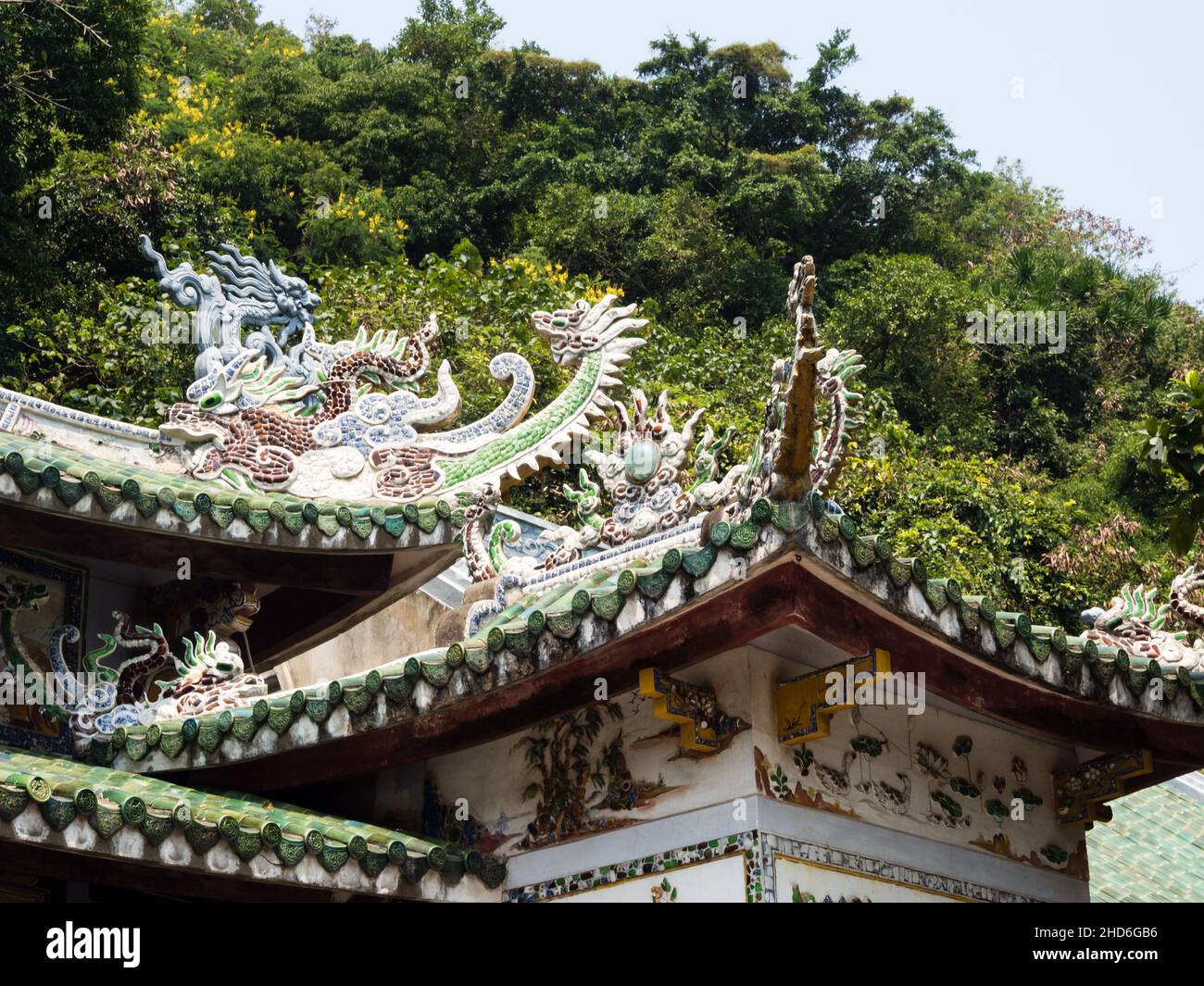Vietnam buddhist temple on roof hi-res stock photography and images - Alamy