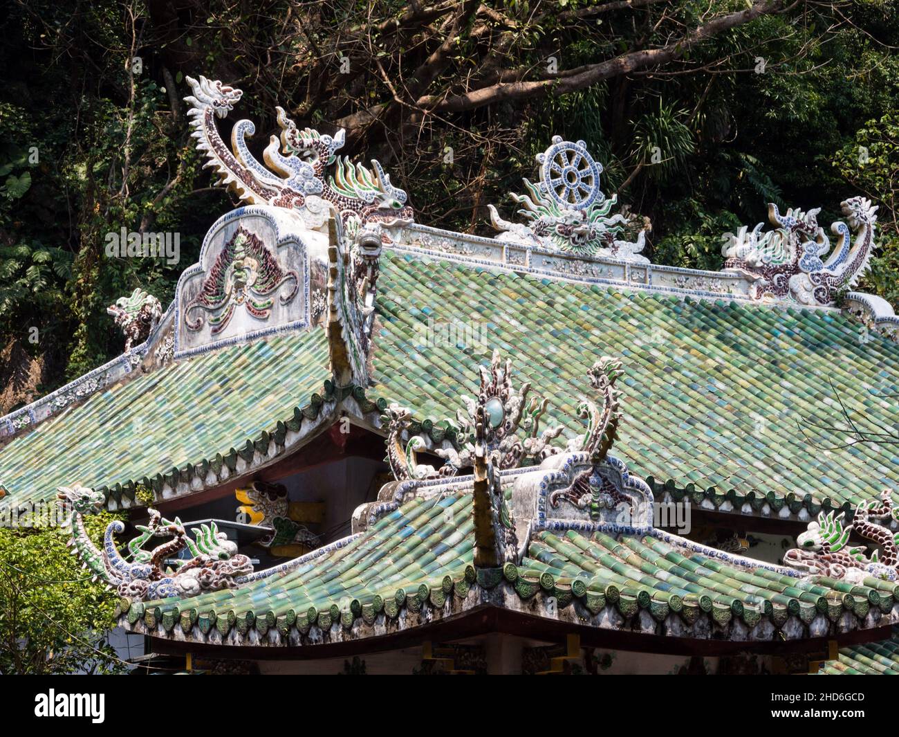 Vietnam buddhist temple on roof hi-res stock photography and images - Alamy