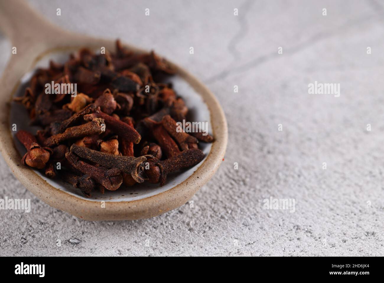 spices fragrant cloves for seasoning food Stock Photo - Alamy
