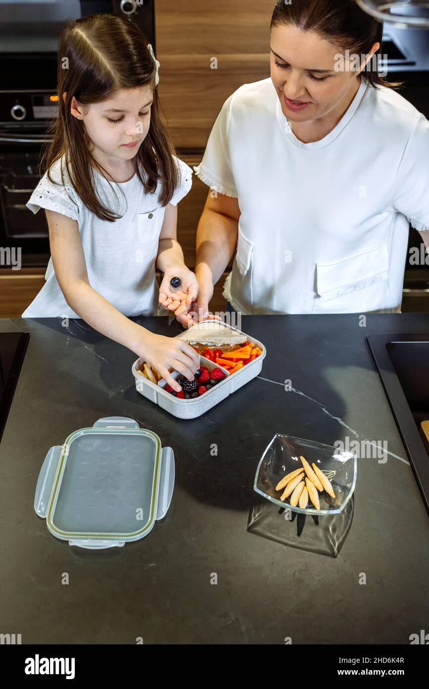 Mother daughter preparing school lunchbox hi-res stock photography and ...