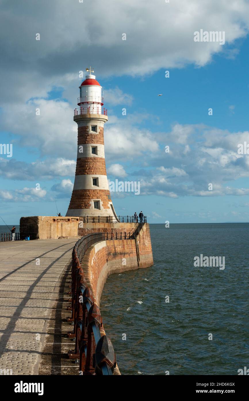 Roker pier lighthouse Stock Photo - Alamy