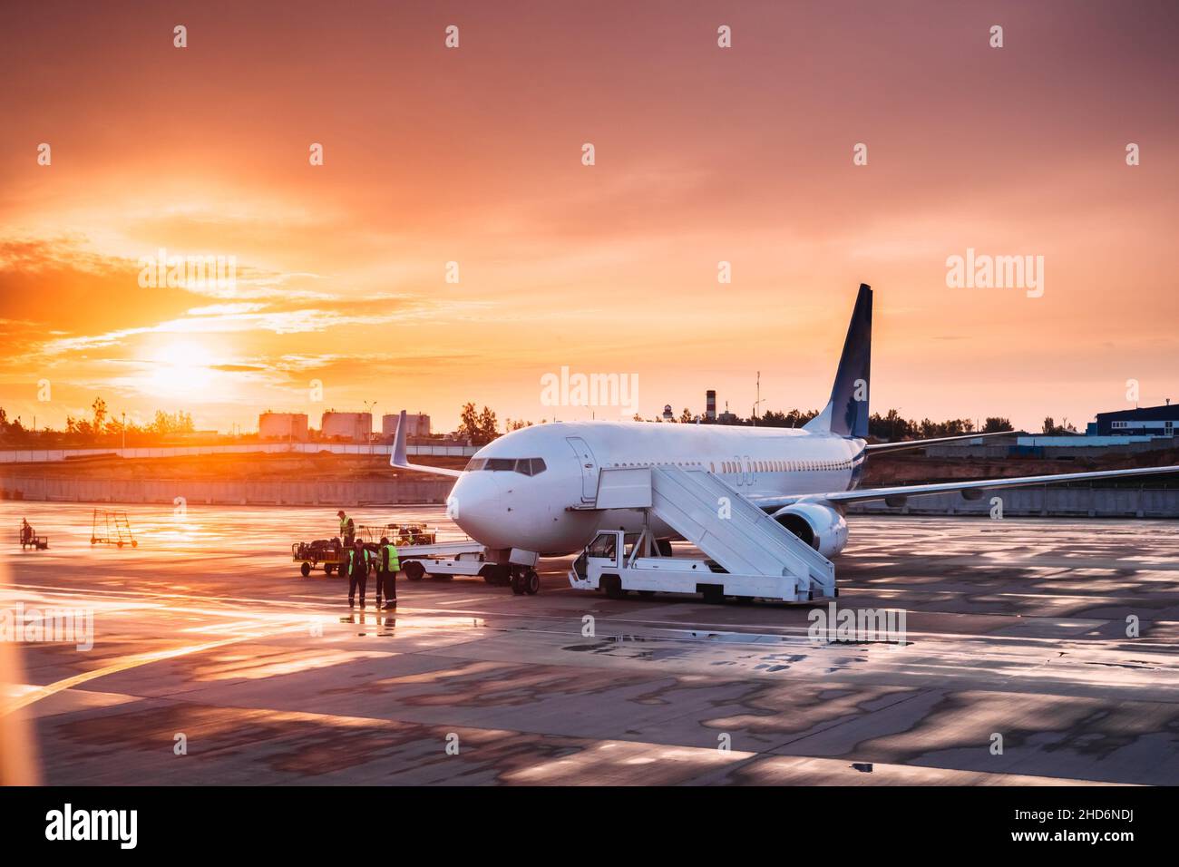 Land boarding hi-res stock photography and images - Alamy