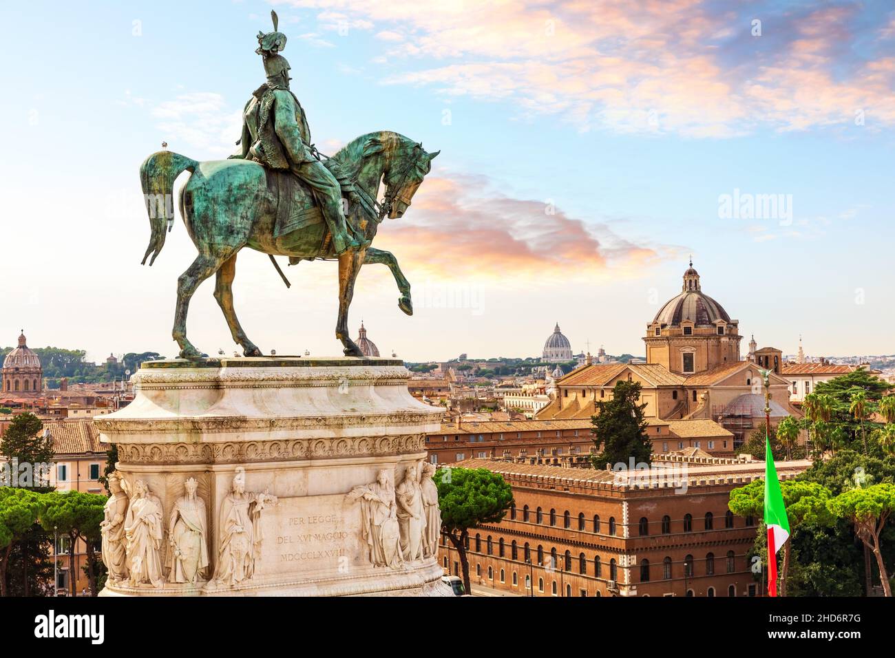 Equestrian statue rome hi-res stock photography and images - Alamy